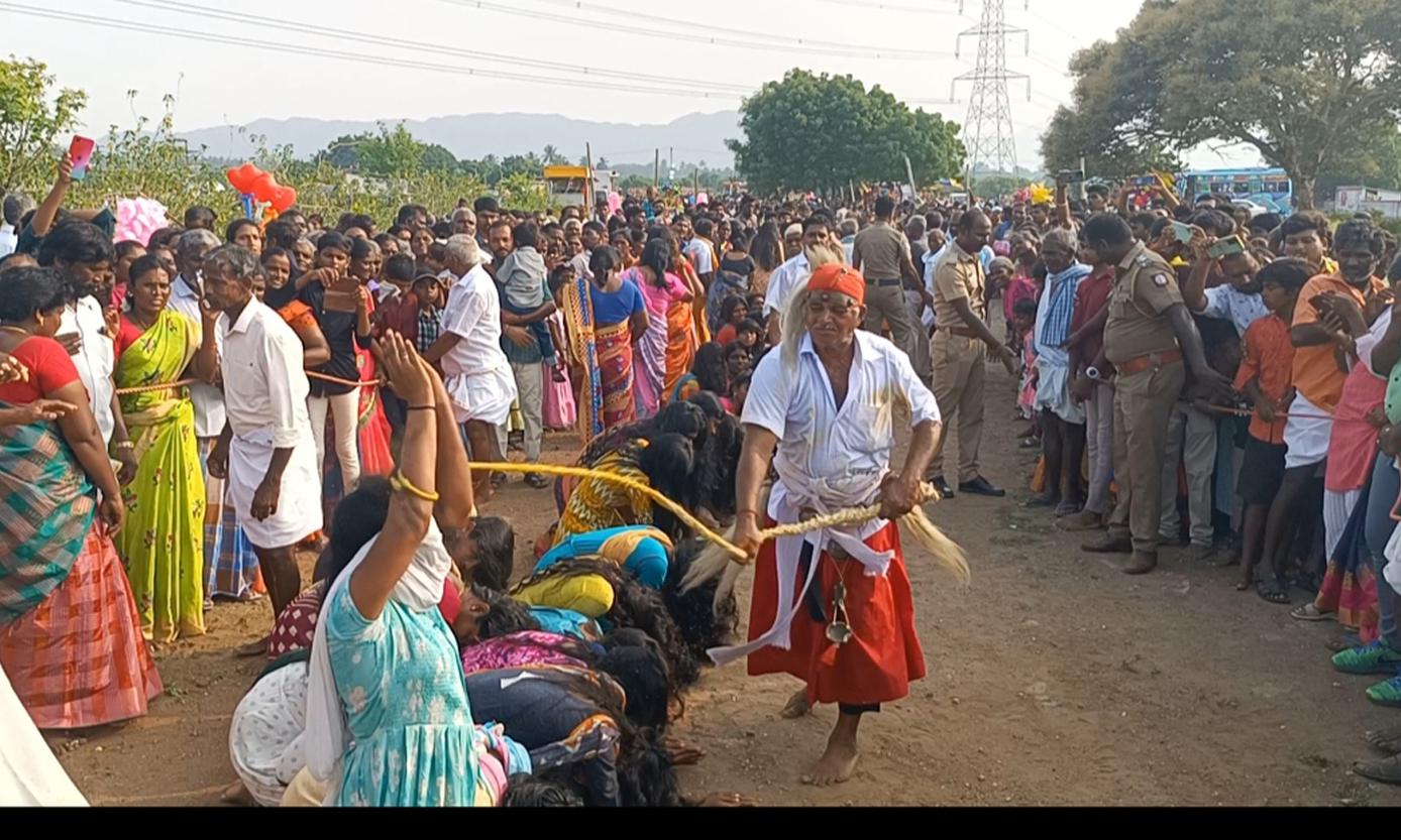 A strange ritual of exorcism by whipping women | பெண்களை சாட்டையால் ...