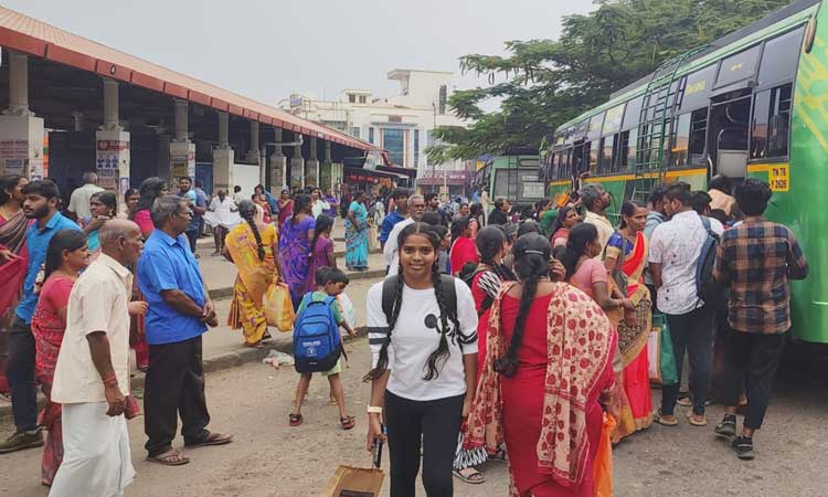 Pollachi bus stand was crowded | பொள்ளாச்சி பஸ் நிலையத்தில் கூட்டம் ...