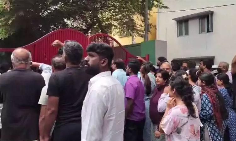 Several Bengaluru schools get bomb threat on mail, students, staff evacuated | பெங்களூரு: 15 ...