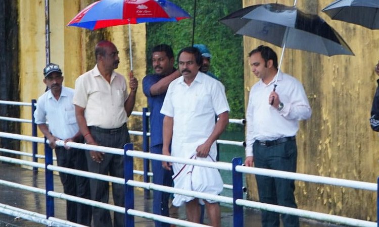 Heavy rain at dawn in Kumari... Minister Mano Thangaraj inspects Pechiparai dam in person ...