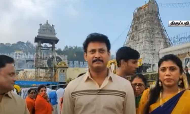 Sami Darshan with family of Minister Anbil Mahesh in Tirupati ...