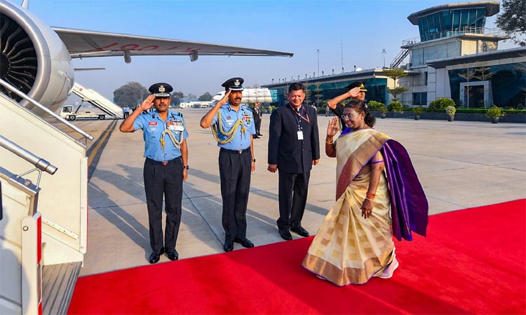 Prez Murmu embarks on 3-day state visit to Mauritius | 3 நாள் பயணமாக ...
