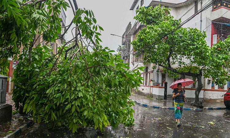 7 dead, 15 million without power as Cyclone Remal batters Bangladesh ...