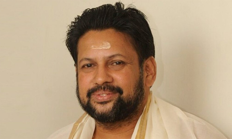 Sabarimala tantri Kandararu Rajeevaru denies handing over duties to son ...