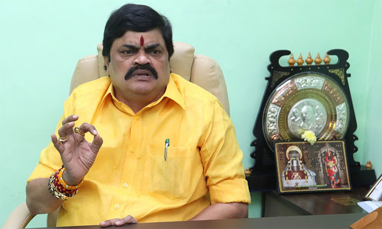 Rs 2,500 per month to all girls without discrimination when ADMK comes ...