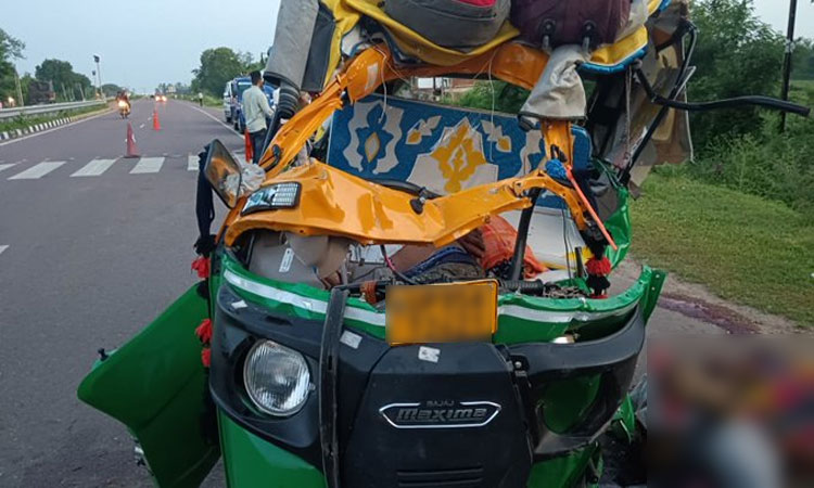 7 dead as auto-rickshaw rams into stationary truck in MP| ம.பி.: நின்று ...