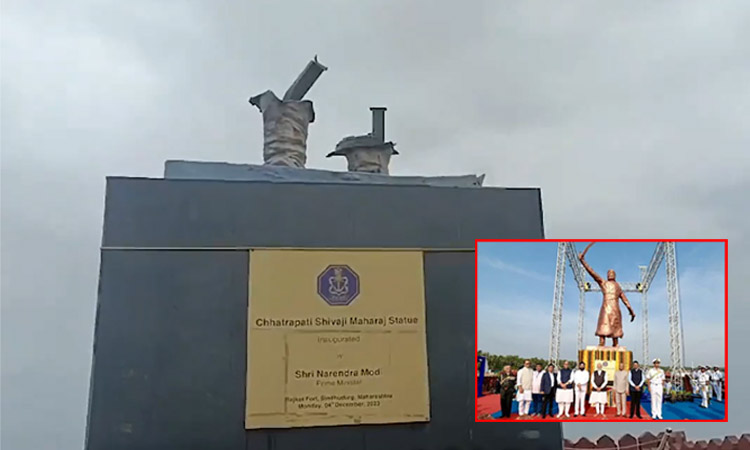 A broken statue of Shivaji in Maratha/மராட்டியத்தில் உடைந்து விழுந்த ...