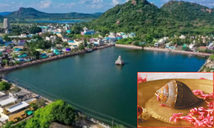 Sangu Theertha Kulam opposite the Vedhagireeswarar Temple | 12 ...