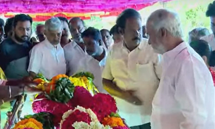 வெள்ளையன் உடலுக்கு வியாபாரிகள், அரசியல் கட்சி தலைவர்கள் அஞ்சலி| Traders ...