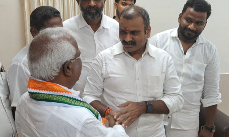 மத்திய மந்திரி எல்.முருகனுடன் காங்கிரஸ் எம்.பி. ராபர்ட் புரூஸ் திடீர் ...