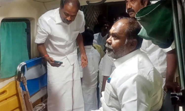 அதிமுக முன்னாள் அமைச்சர் ஆர் பி உதயக்குமாரை தாக்க முயற்சி Attempt To Attack Former Admk