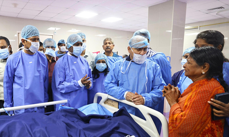 Udhayanidhi Stalin consoled the doctor's family in person/டாக்டரின் ...