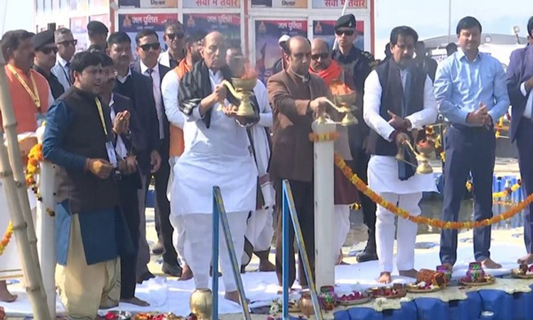 திரிவேணி சங்கமத்தில் ராஜ்நாத் சிங் புனித நீராடல் | Rajnath Singh takes ...