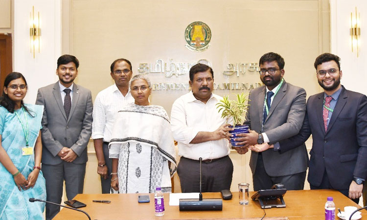 தலைமைச் செயலாளர் முருகானந்தத்துடன் இந்திய அயலகப் பணி அலுவலர்கள் ...
