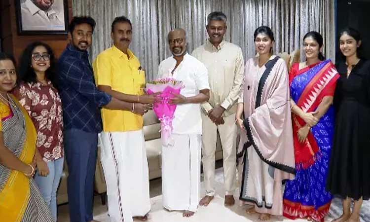 விகாஸ்- தீக்‌ஷனா தம்பதிக்கு ரஜினி நேரில் வாழ்த்து| S.P. Velumani's son ...