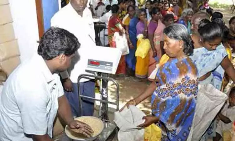 ரேஷன் கடைகளில் பில் போடும் இயந்திரத்துடன் மின்தராசு இணைப்பு ...