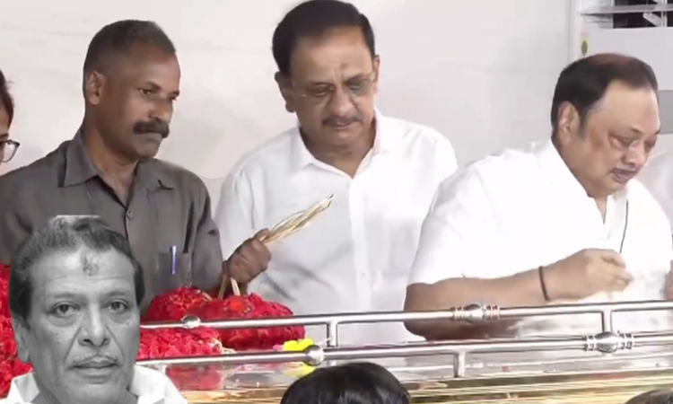 மு.க.முத்து உடலுக்கு கண்ணீர் மல்க அஞ்சலி செலுத்திய மு.க.அழகிரி | M.K ...