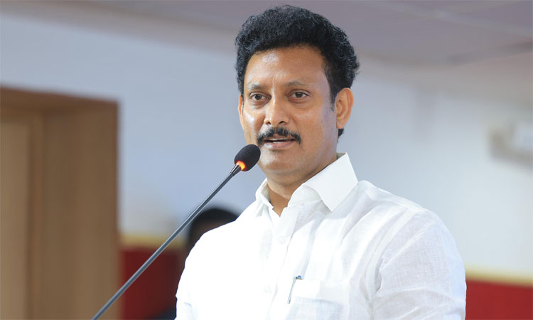 அமைச்சர் அன்பில் மகேஷ் கார் செல்லும் வரை ஆம்புலன்ஸ் நிறுத்தப்பட்டதா ...