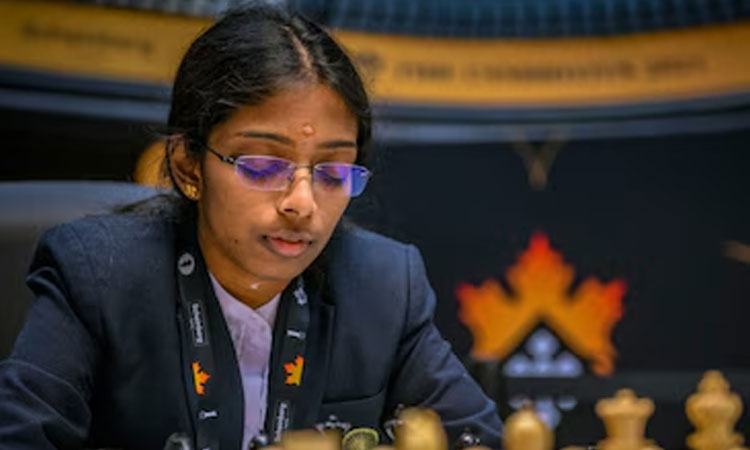 கிராண்ட் சுவிஸ் செஸ்: சாம்பியன் பட்டம் வெல்வாரா தமிழக வீராங்கனை வைஷாலி ...
